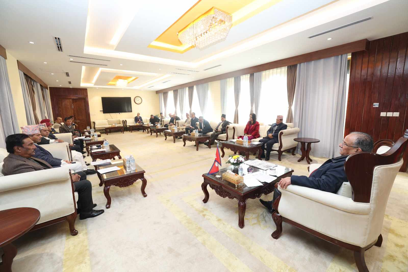 गृहमन्त्री र आईजीपीलाई दाहालको निर्देशन, ‘प्रहरी समायोजनको काम १५ ...